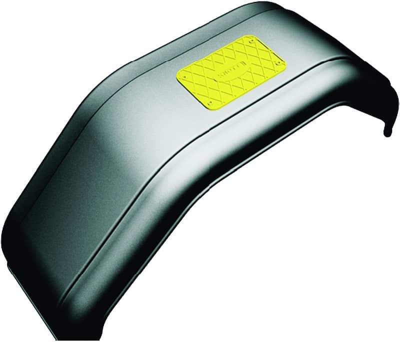 Top step plate for plastic fenders